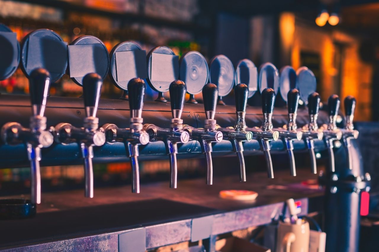 How To Order Beer at a Bar: Doing It Like a Pro With No Fear