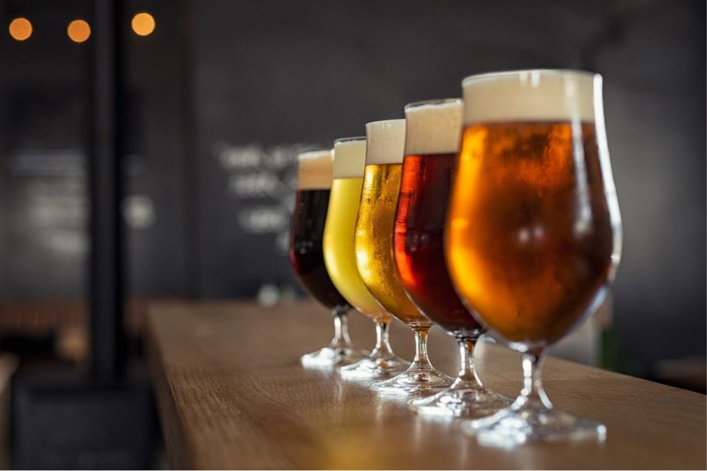 Craft Beer vs Microbrew: Definitions, Similarities, and Differences