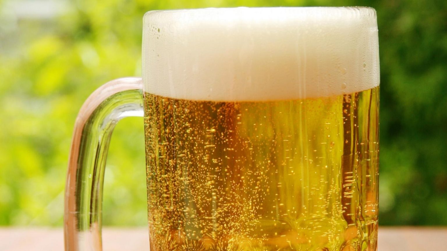 Blonde Beer: An Expert’s Complete Guide to Summer’s Favorite Beer