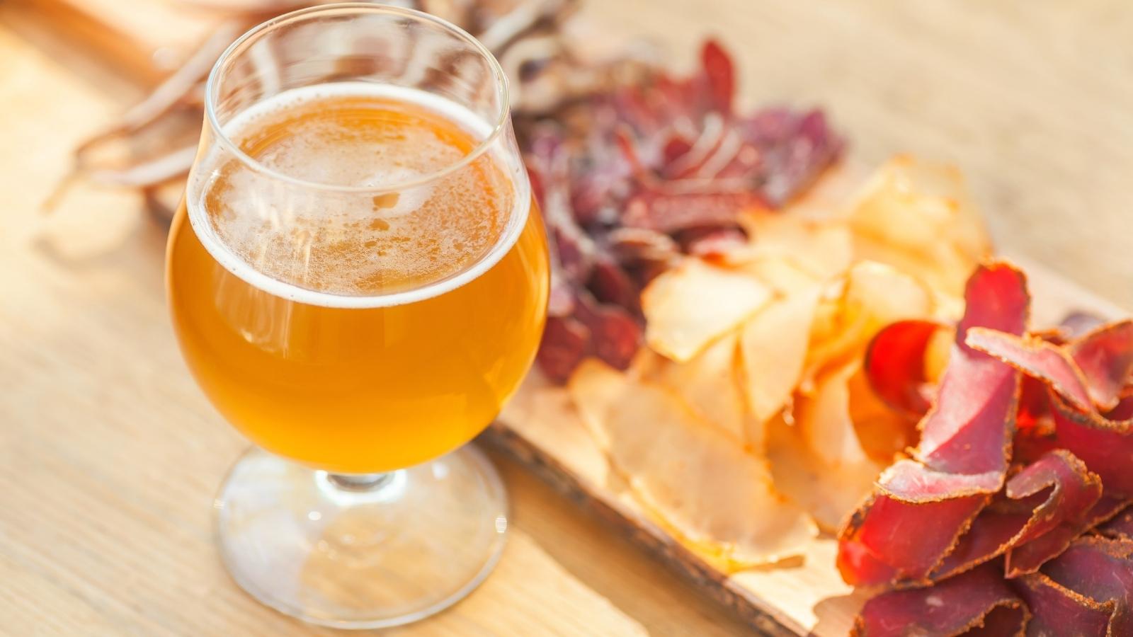 IPA vs APA: Exploring the Difference Between Your Favorite Beer Styles